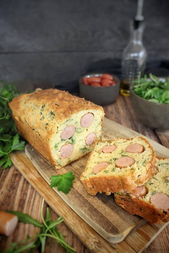 Cake aux knacks et au gruyère